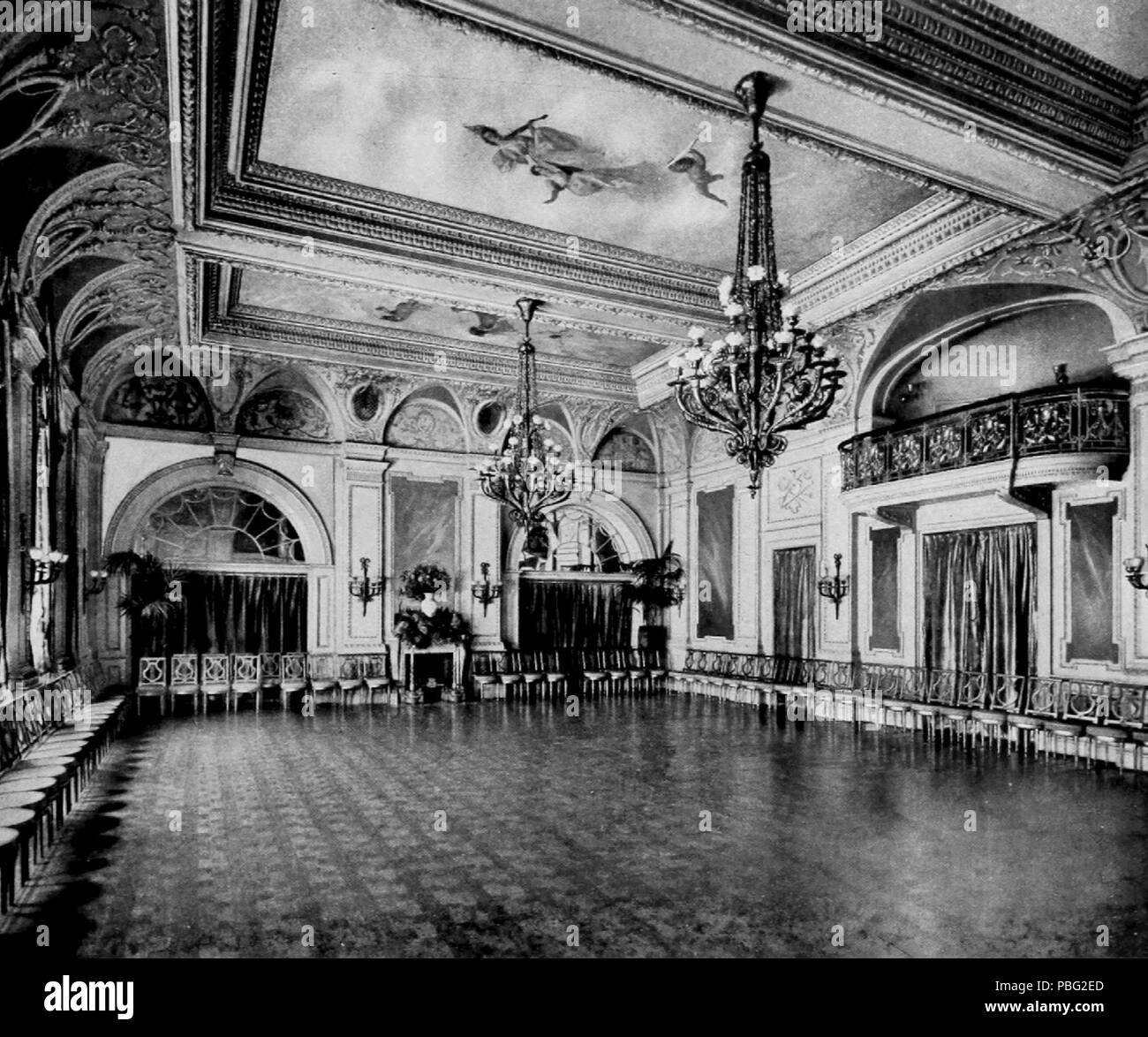 Small ballroom hi-res stock photography and images - Alamy