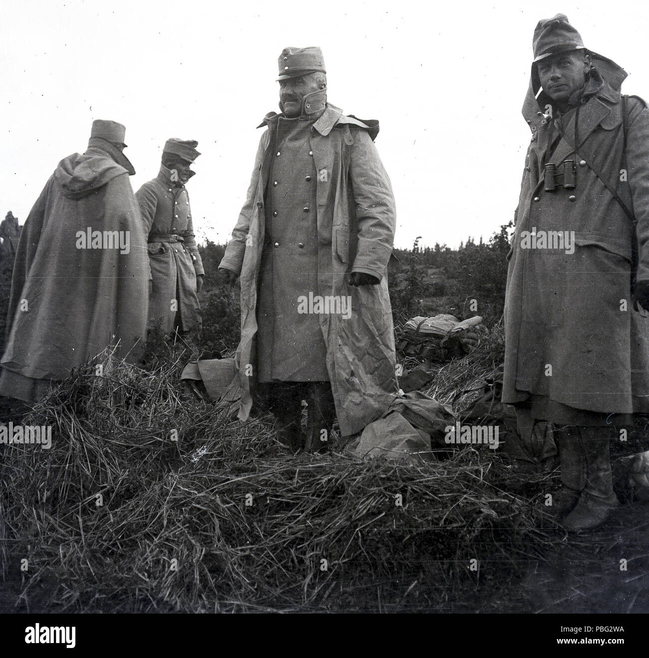 Cloak soldier hi-res stock photography and images - Alamy