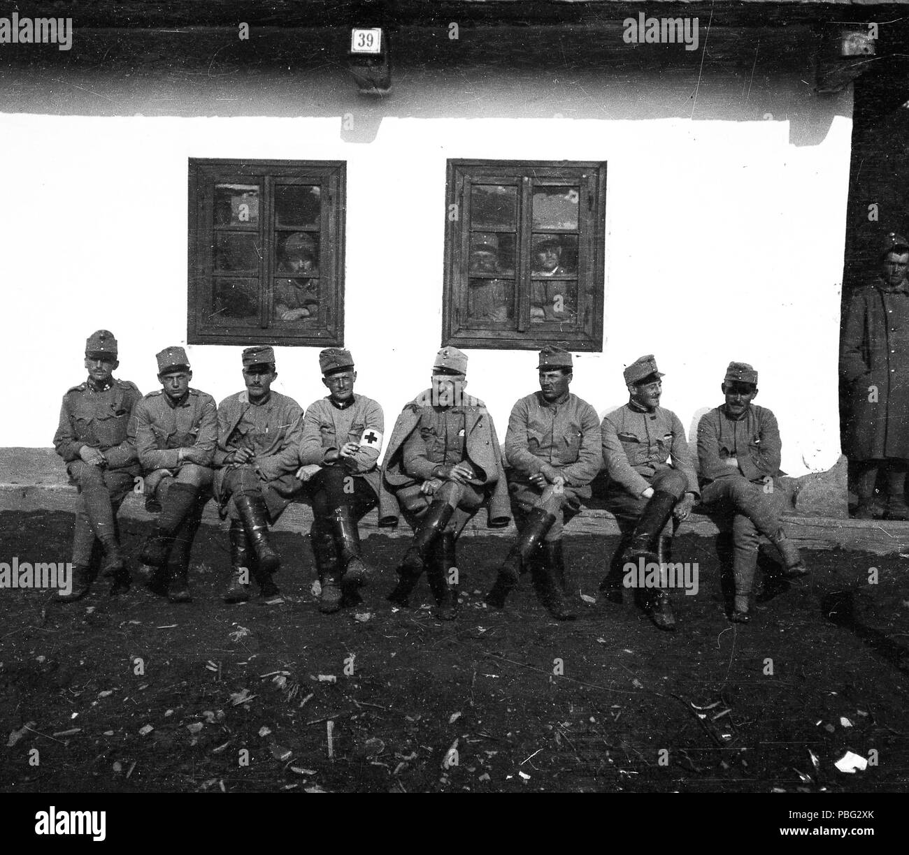 Soldier medical service Black and White Stock Photos & Images - Alamy