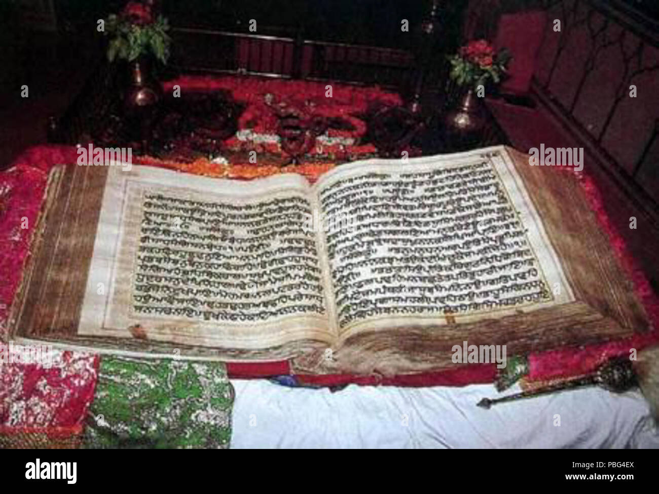 Guru granth sahib hi-res stock photography and images - Alamy
