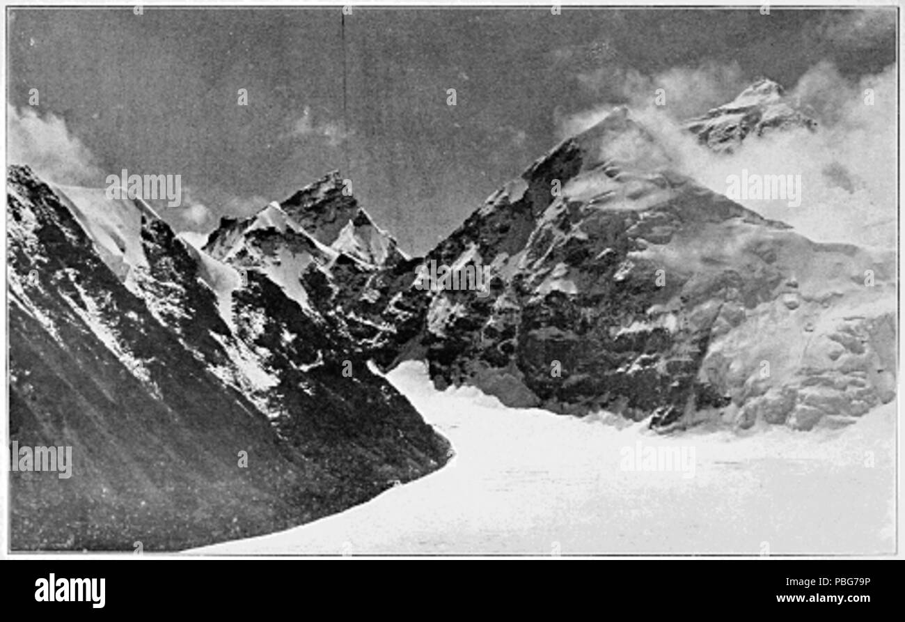 Everest region photography Black and White Stock Photos & Images - Alamy