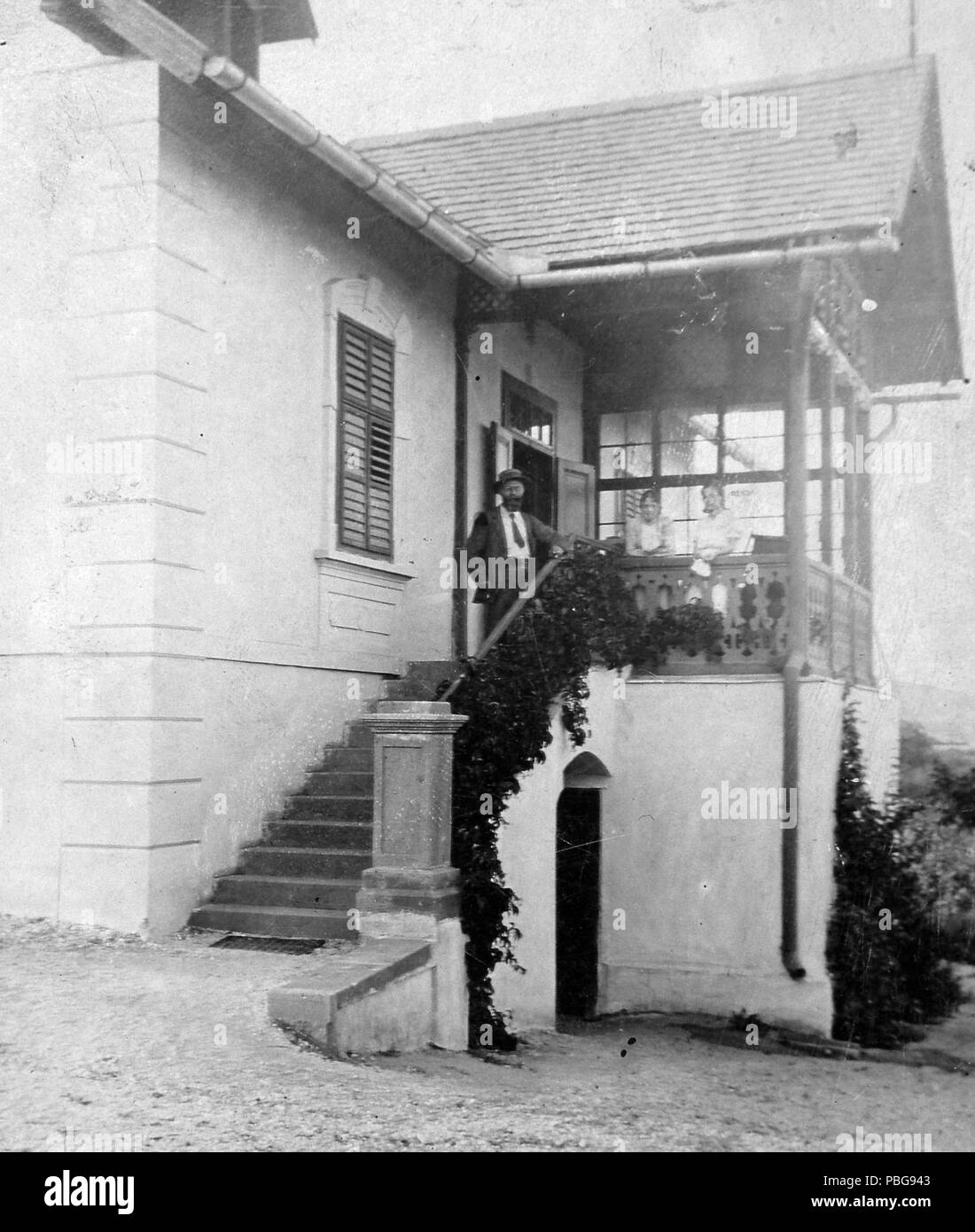 Vintage porch hi-res stock photography and images - Alamy