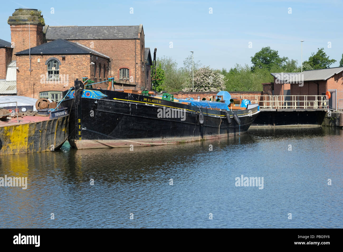 Thames spritsail barge Gladys at Neilsen's boatyard in Gloucester for ...