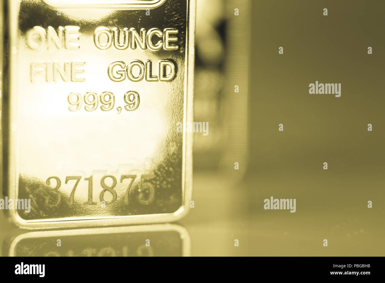 Gold lingot hi-res stock photography and images - Alamy