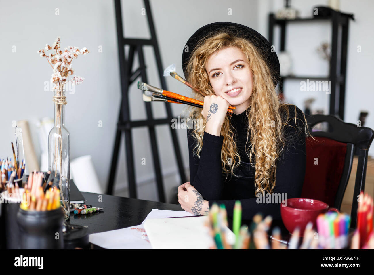 Smiling artist paintings in art hi-res stock photography and images - Alamy