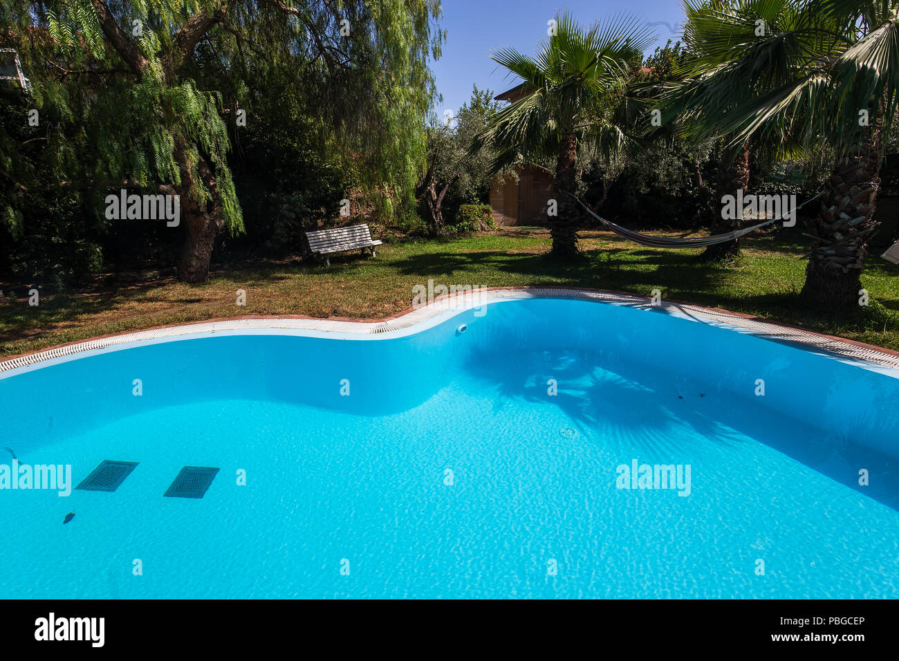 Simming pool hi-res stock photography and images - Alamy
