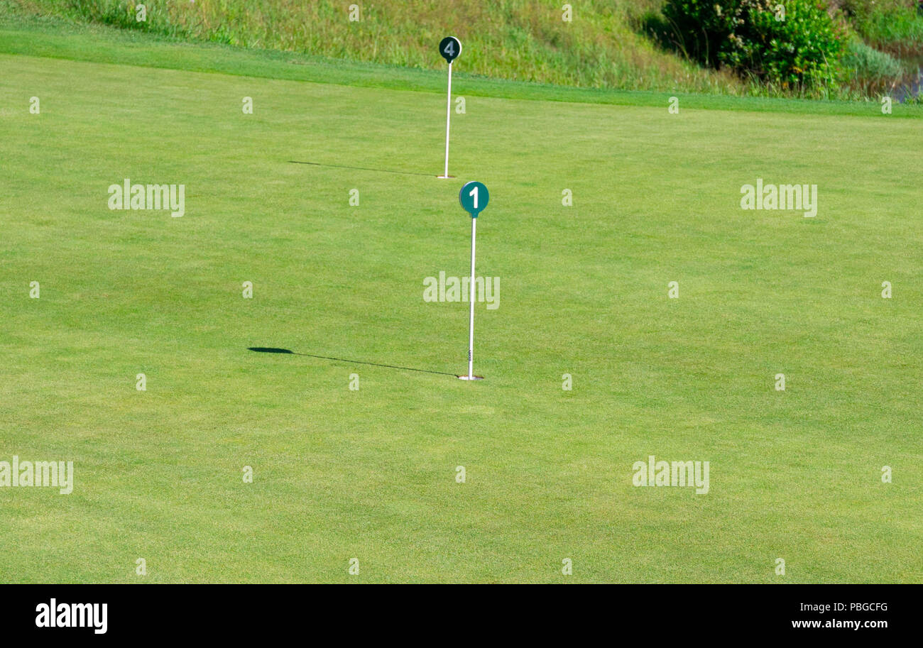 Chip and putt hi-res stock photography and images - Alamy