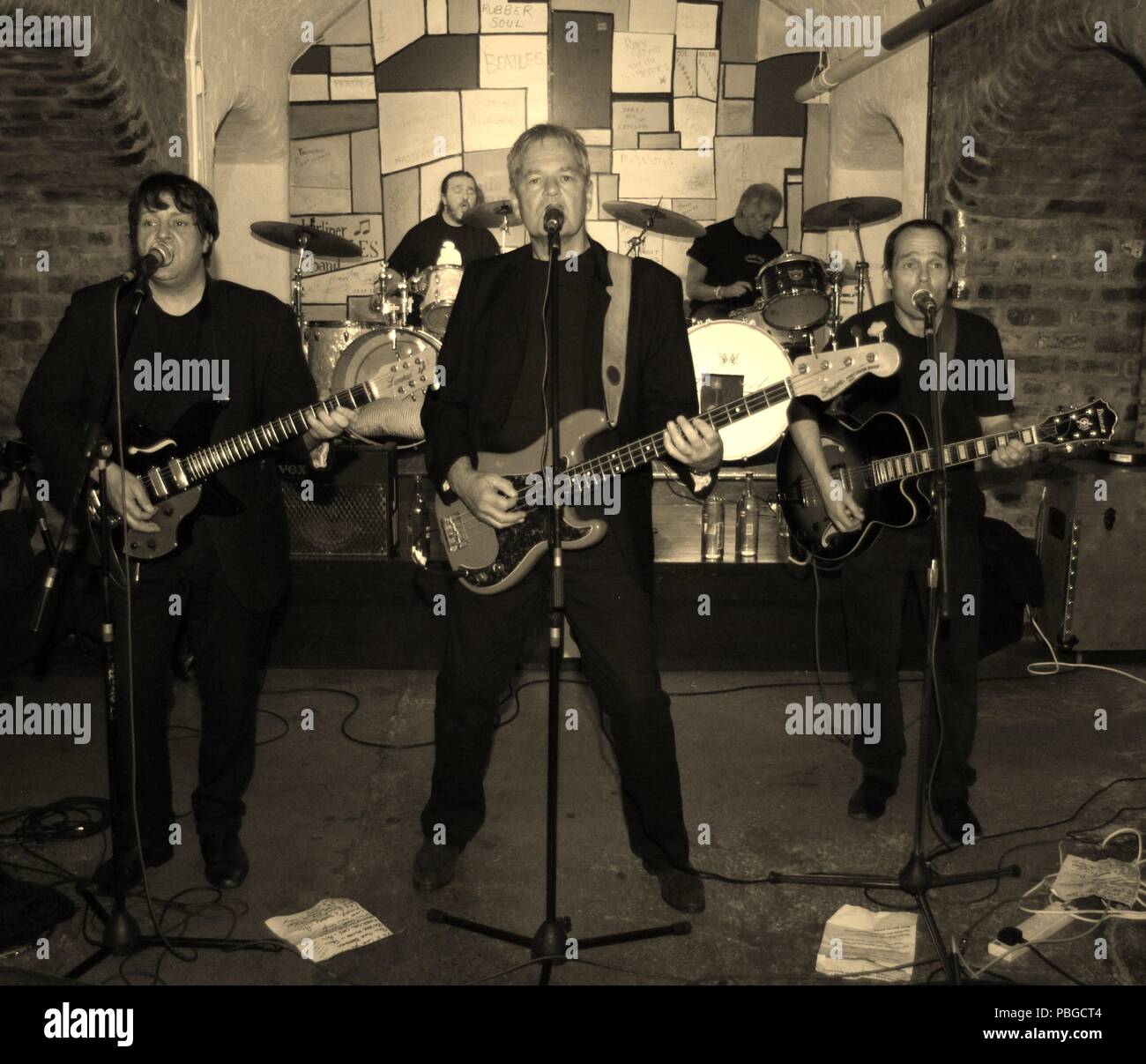 Liverpool,Uk 5th Beatle Pete Best puts on a show with his band at The ...