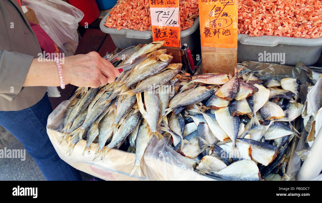 Chinese fish market hi-res stock photography and images - Alamy