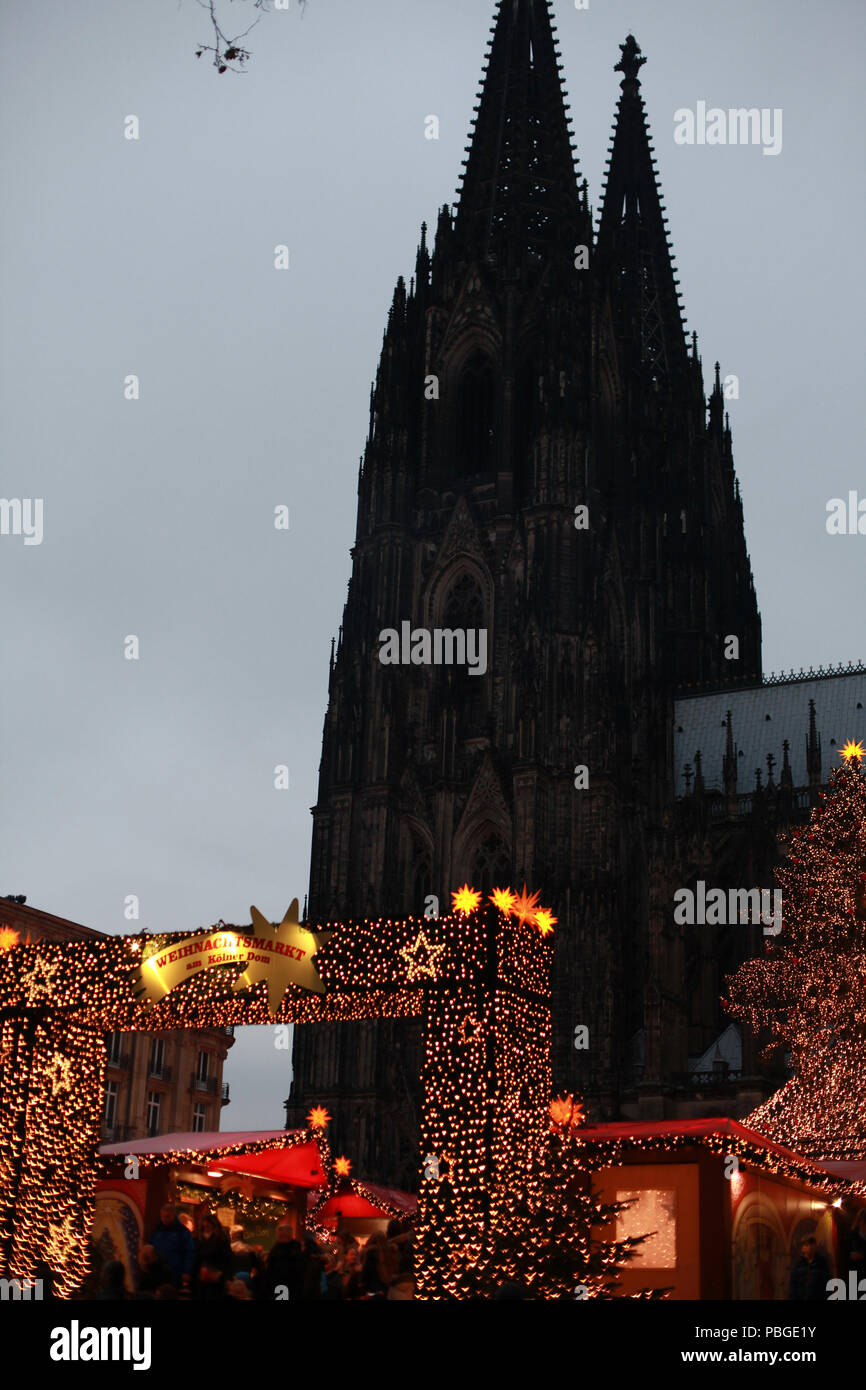 Cologne germany christmas market hi-res stock photography and images ...
