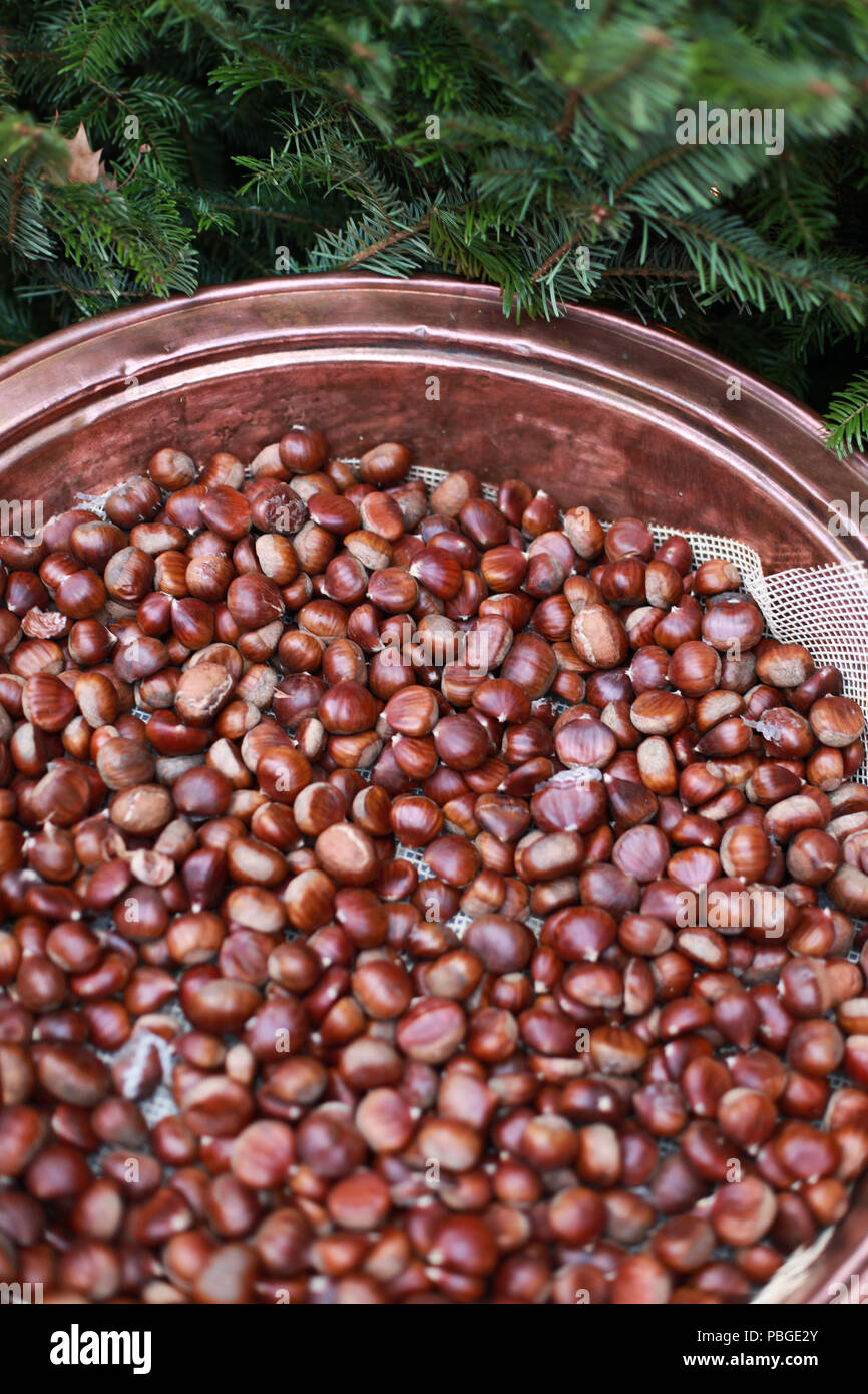 Roast chestnut christmas market hi-res stock photography and images - Alamy
