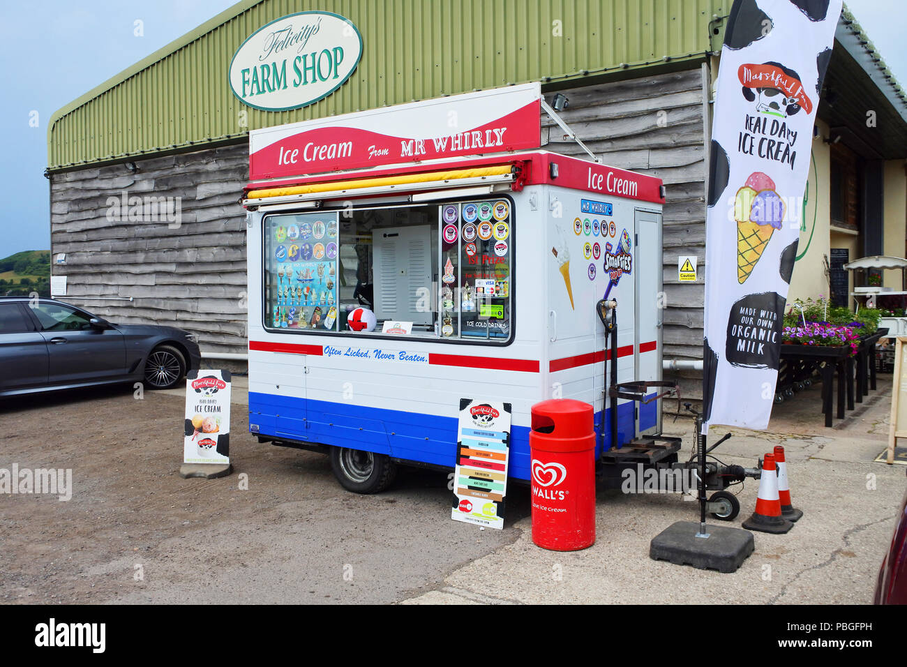 Mobile ice cream hi-res stock photography and images - Alamy