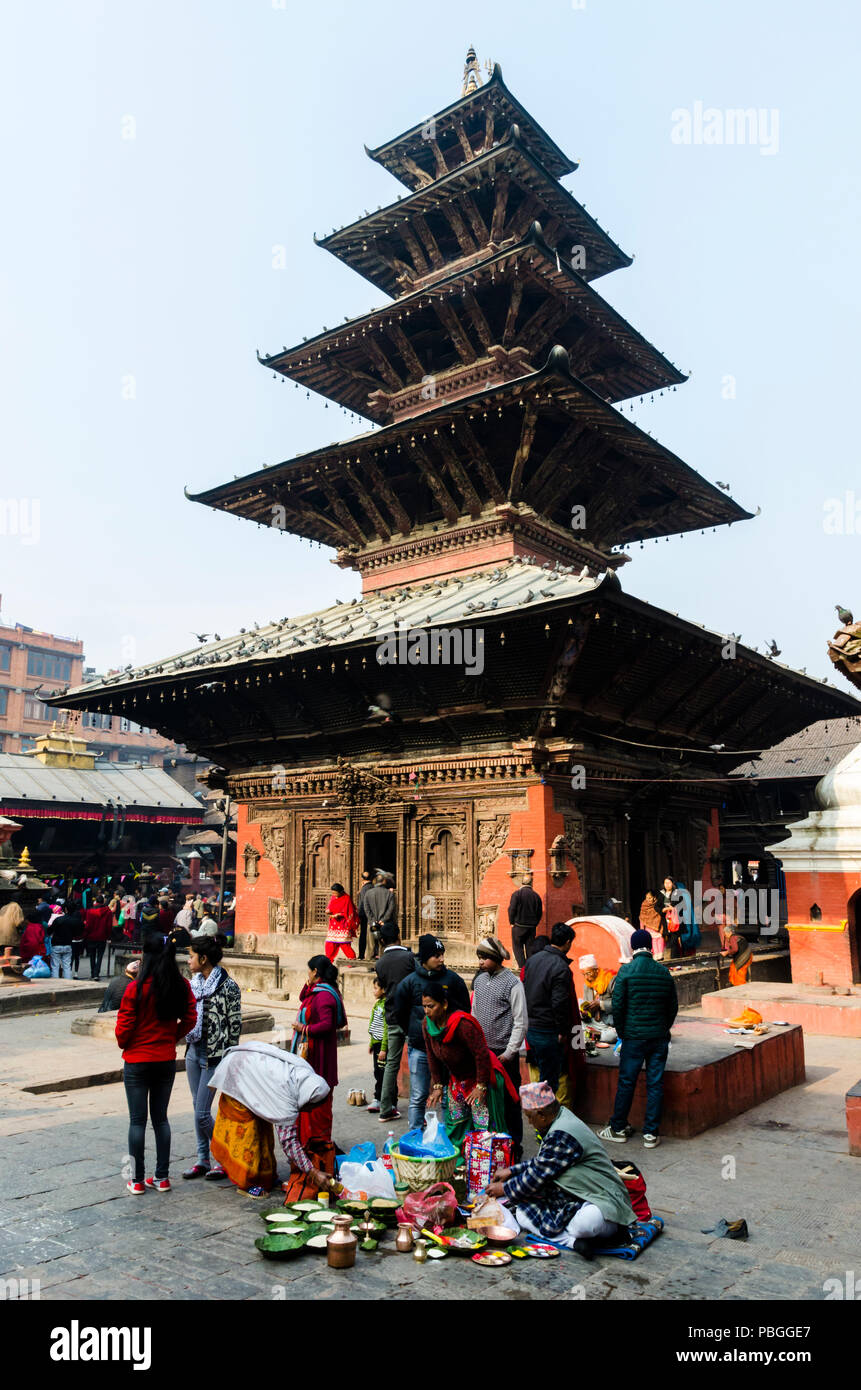 Devotees hi-res stock photography and images - Alamy