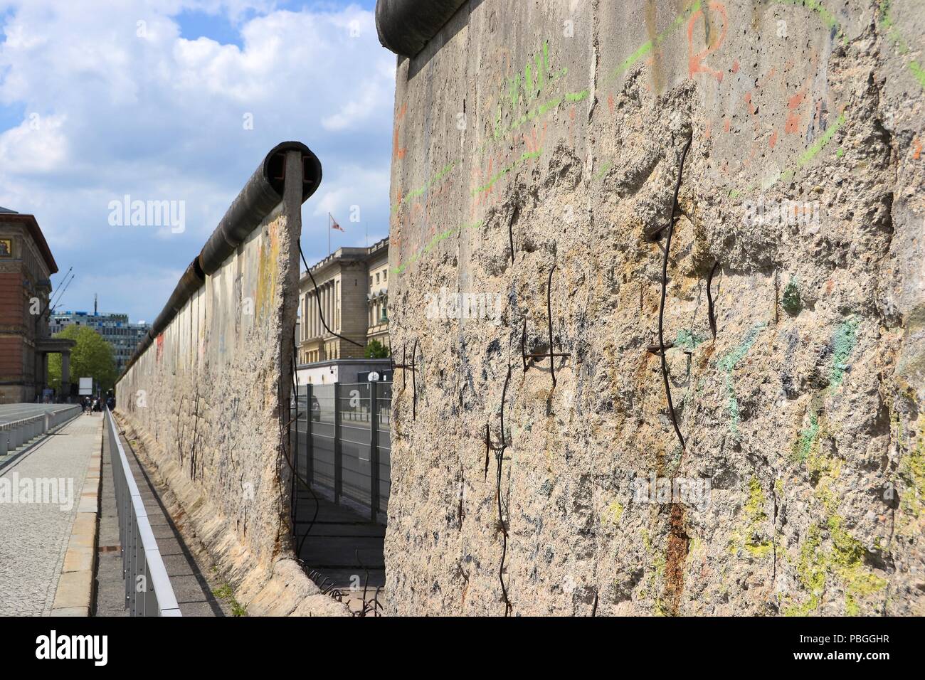 Berlin wall border guards hi-res stock photography and images - Alamy