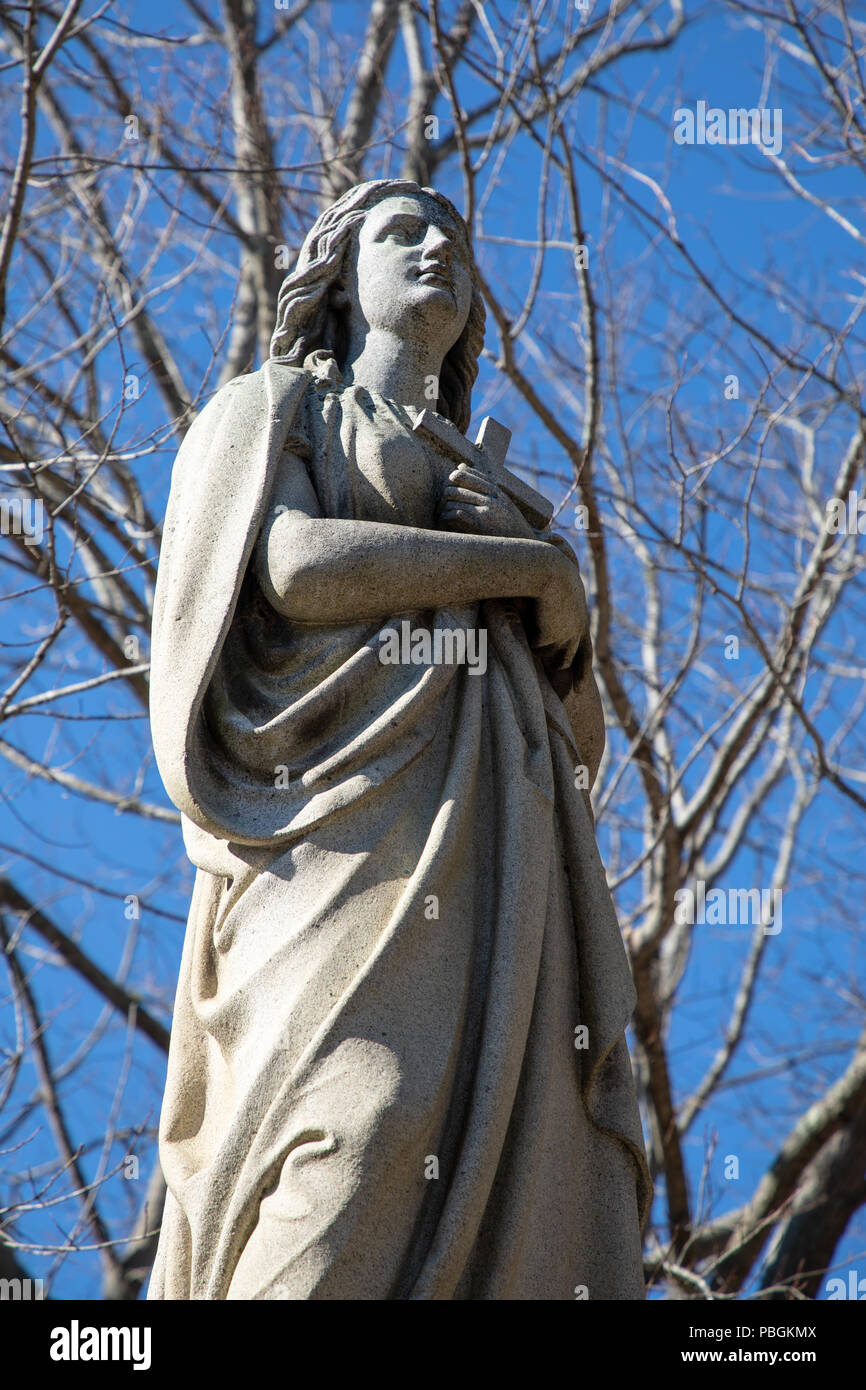 Monuments in victorian cemetery hi-res stock photography and images - Alamy