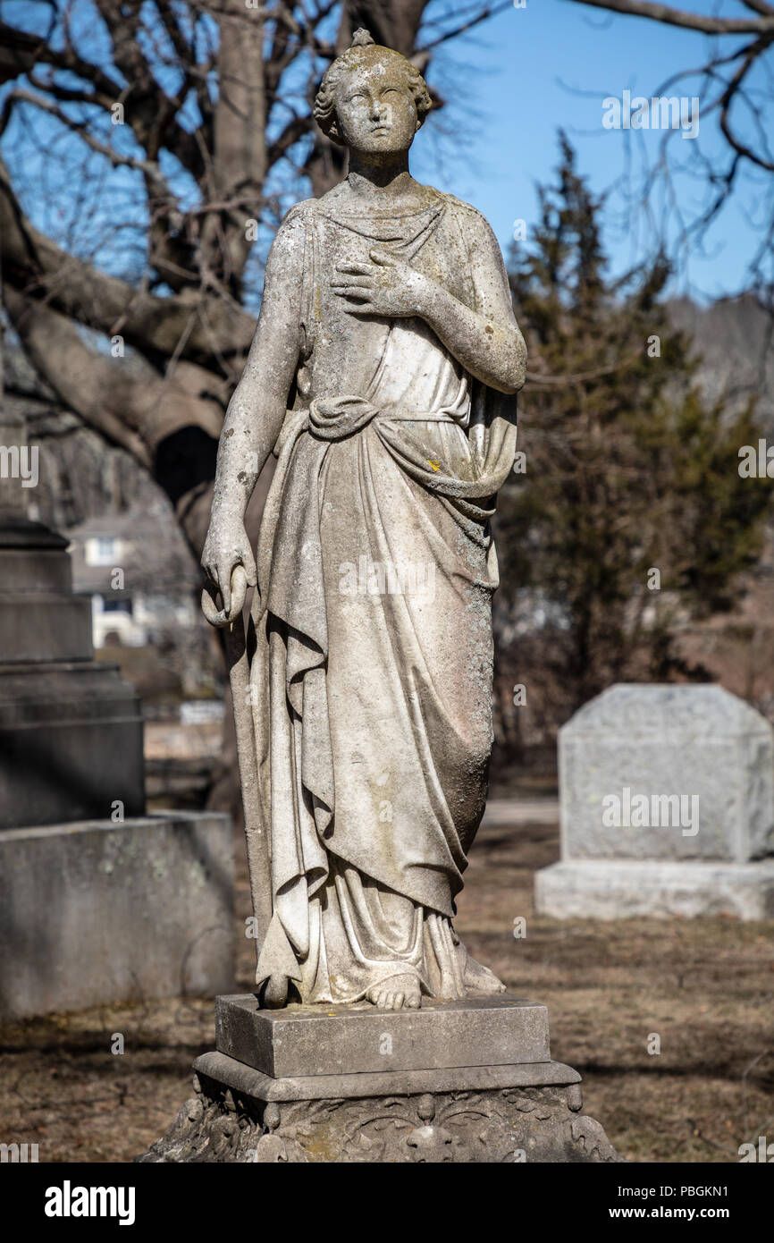 Monuments in victorian cemetery hi-res stock photography and images - Alamy