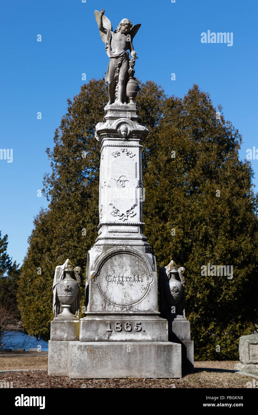 Monuments in victorian cemetery hi-res stock photography and images - Alamy