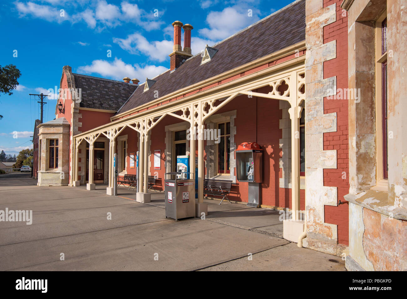 Tudor design hi-res stock photography and images - Alamy