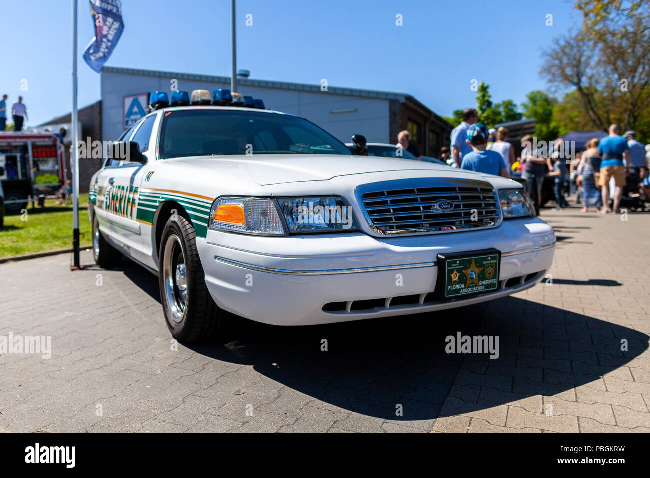 American police officer danger hi-res stock photography and images - Alamy