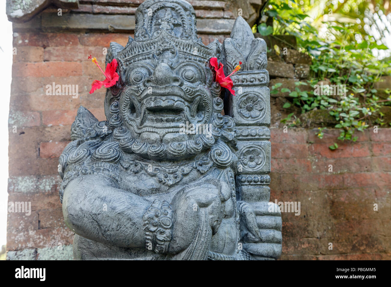 Hindu guardian statue hi-res stock photography and images - Alamy