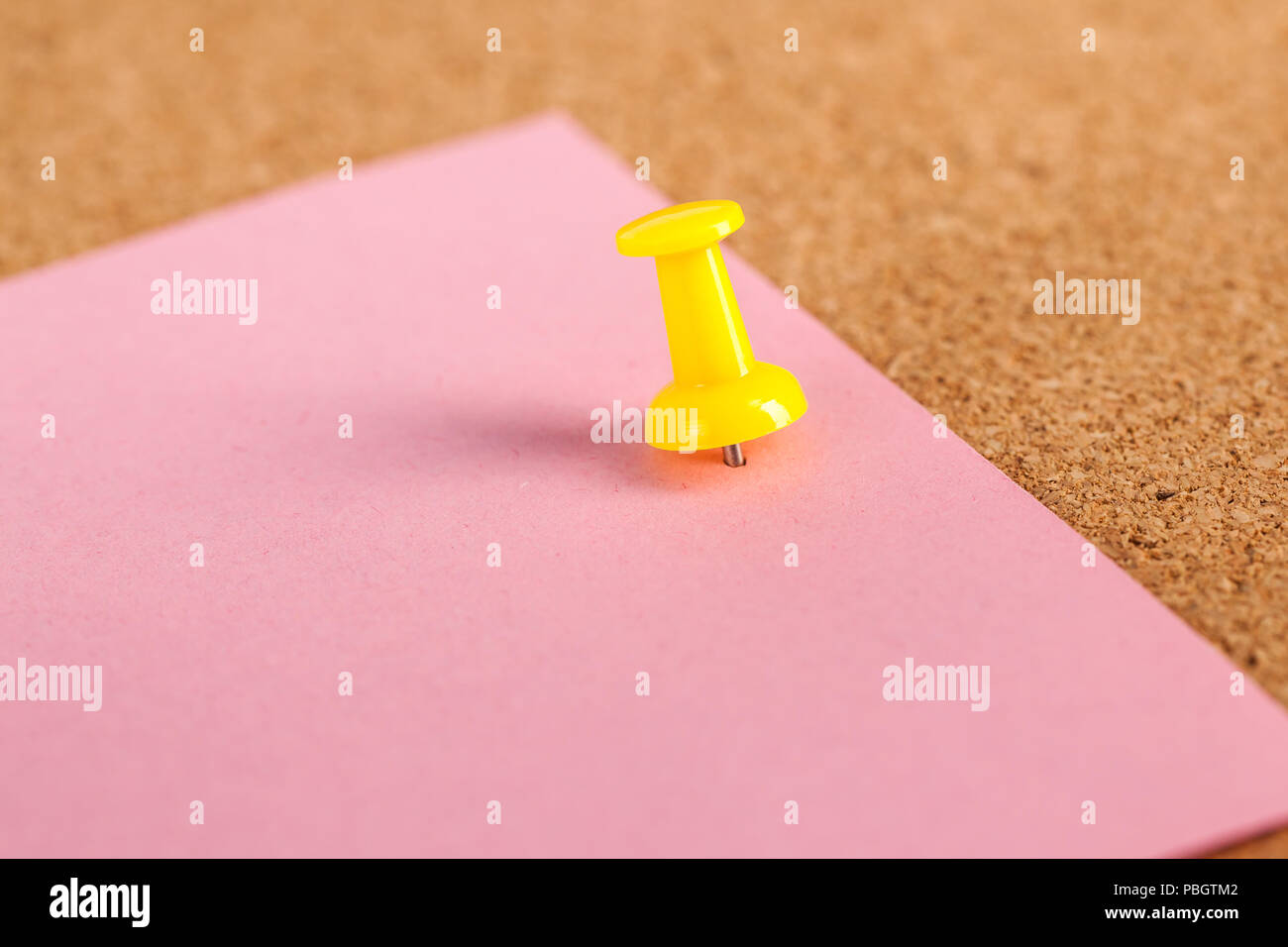 White note pined cork board hi-res stock photography and images - Alamy
