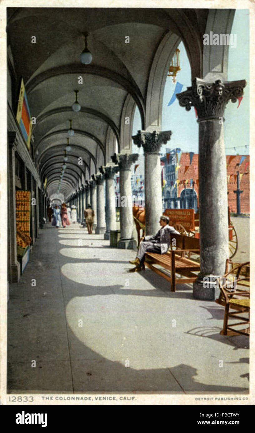 Columned colonnade structure hi-res stock photography and images - Alamy