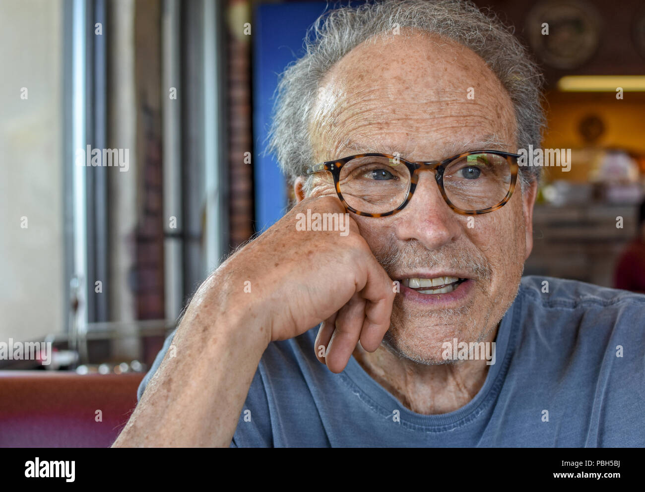 Older man thinking hi-res stock photography and images - Alamy
