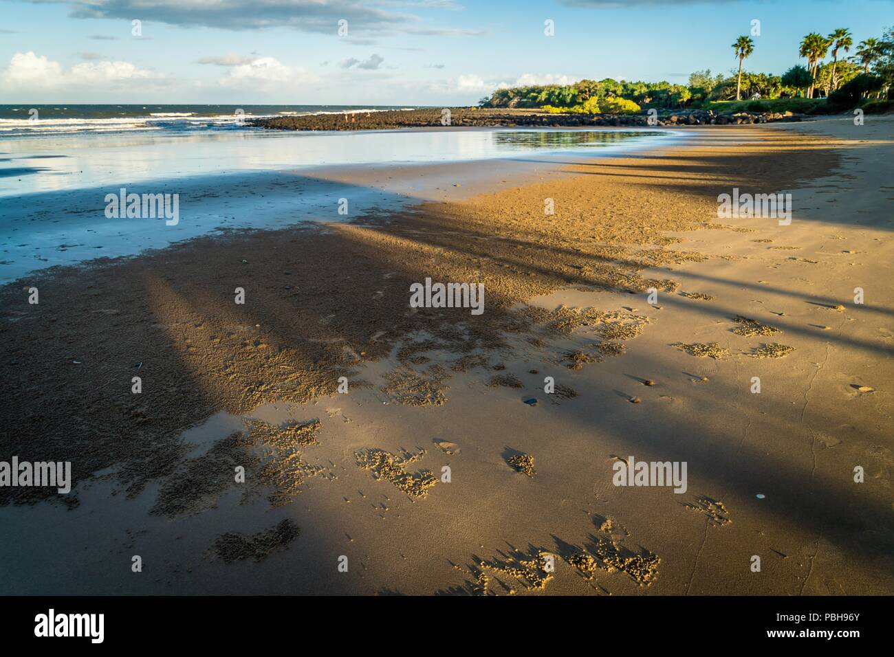 Shadows at the beach hi-res stock photography and images - Alamy