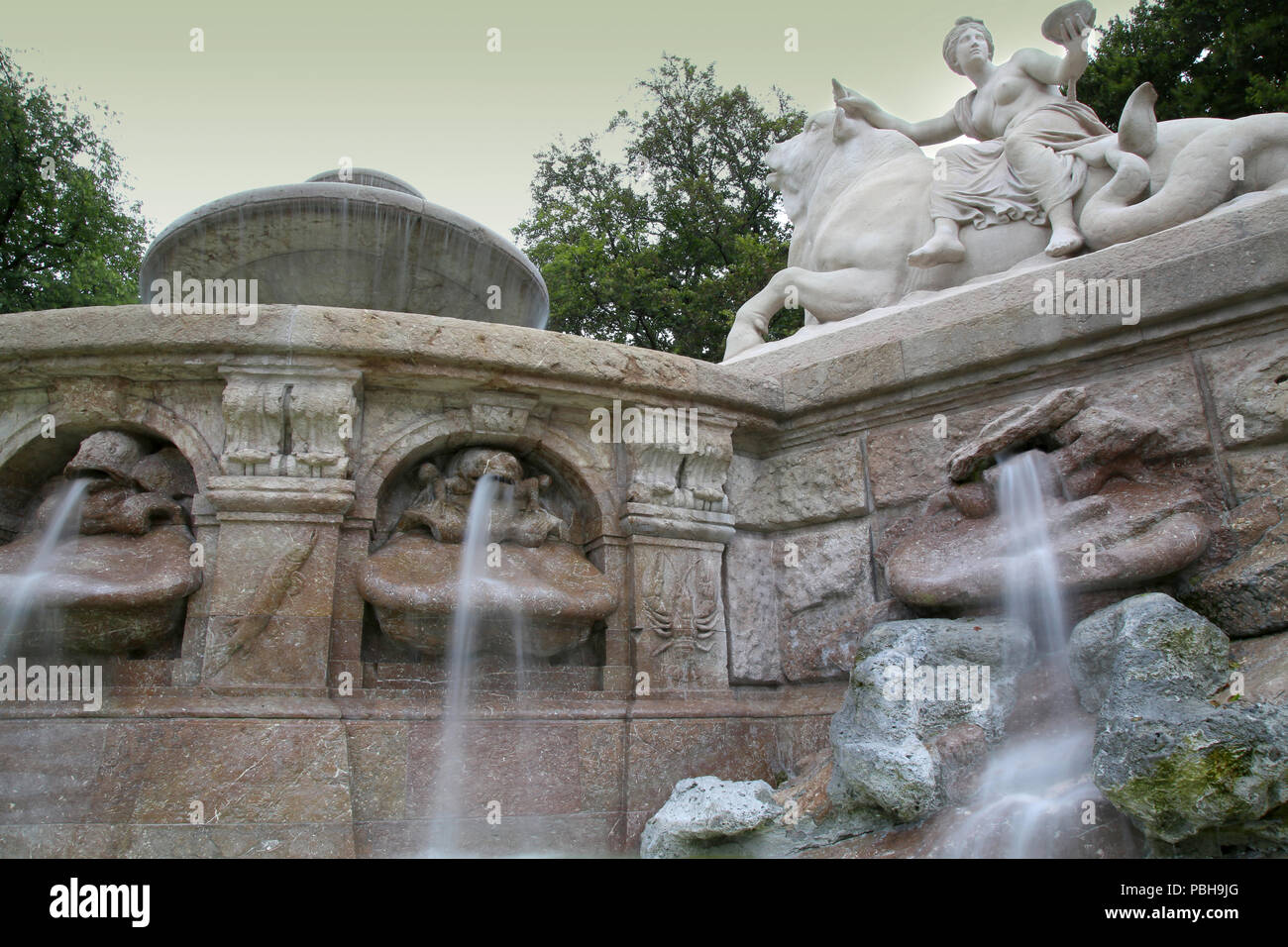 The Wittelsbacher fountain at the Lenbachplatz in Munich, Germany Stock ...