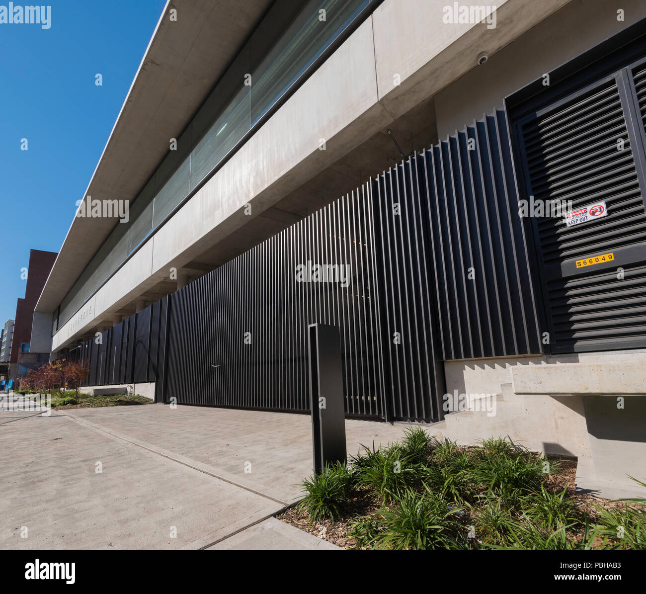 Dangrove is a 10,000m² specialised art storage facility for the White ...