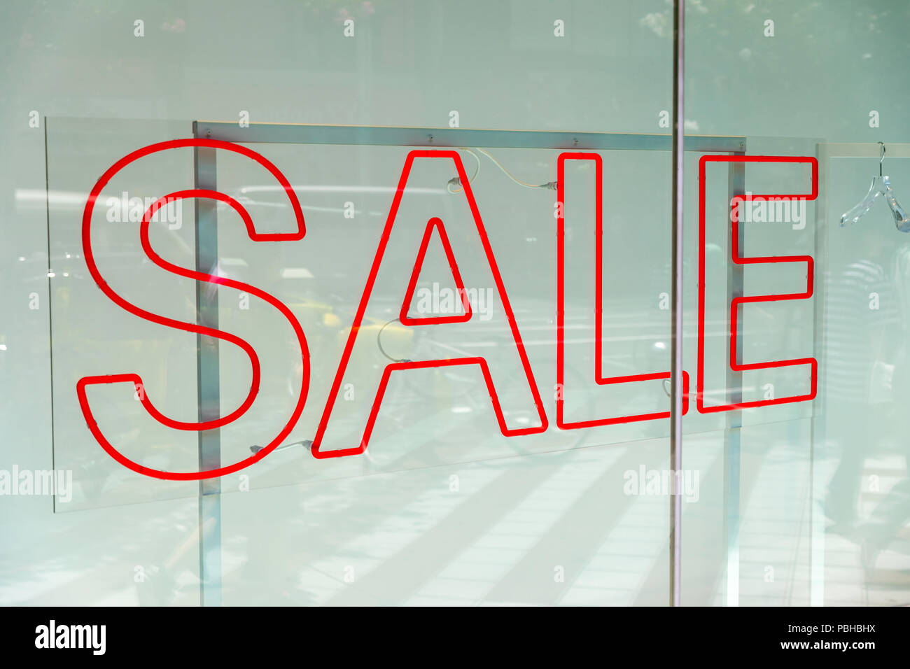 Shop signs tokyo hi-res stock photography and images - Alamy