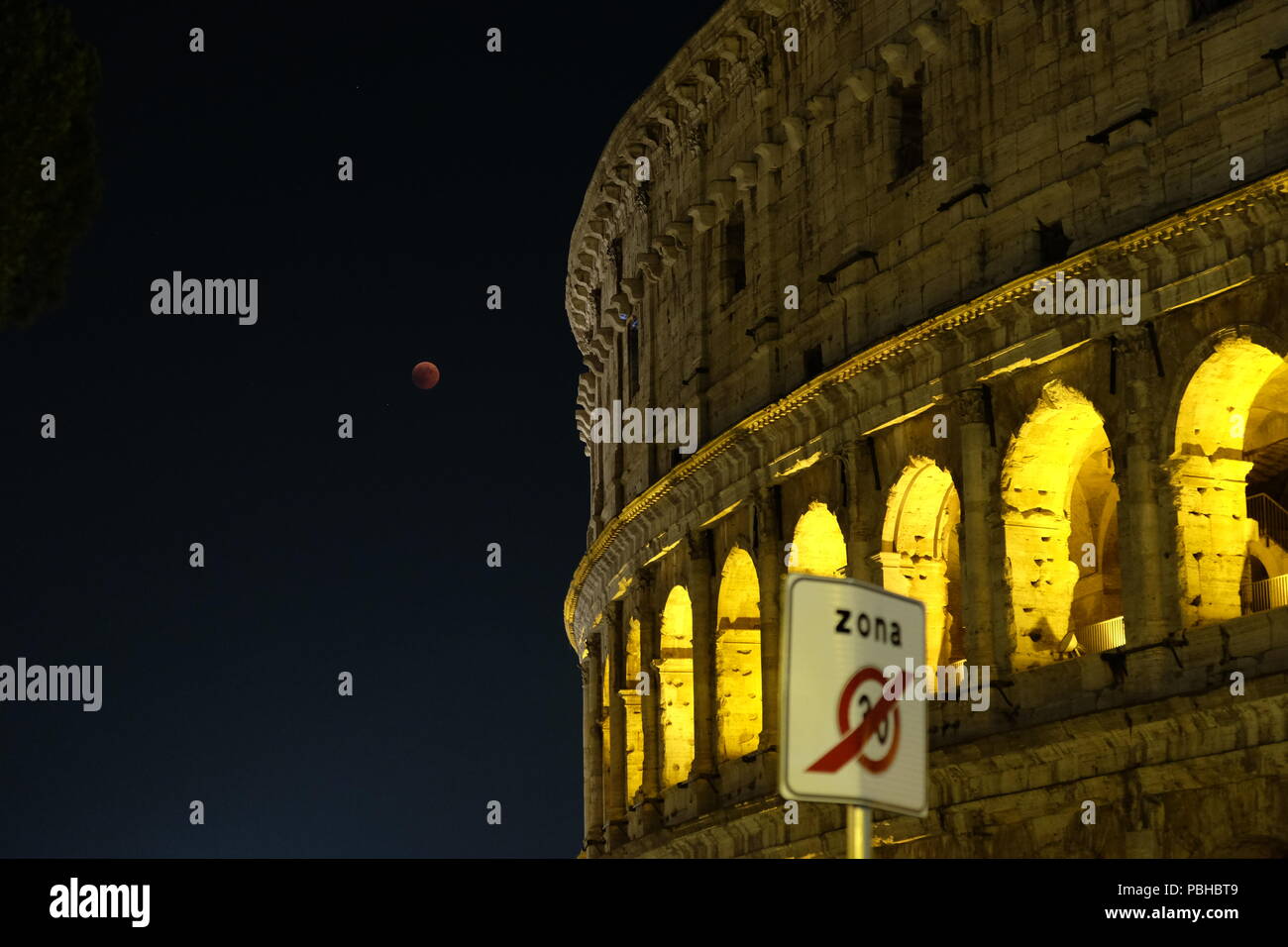 full red moon lunar eclipse Stock Photo - Alamy