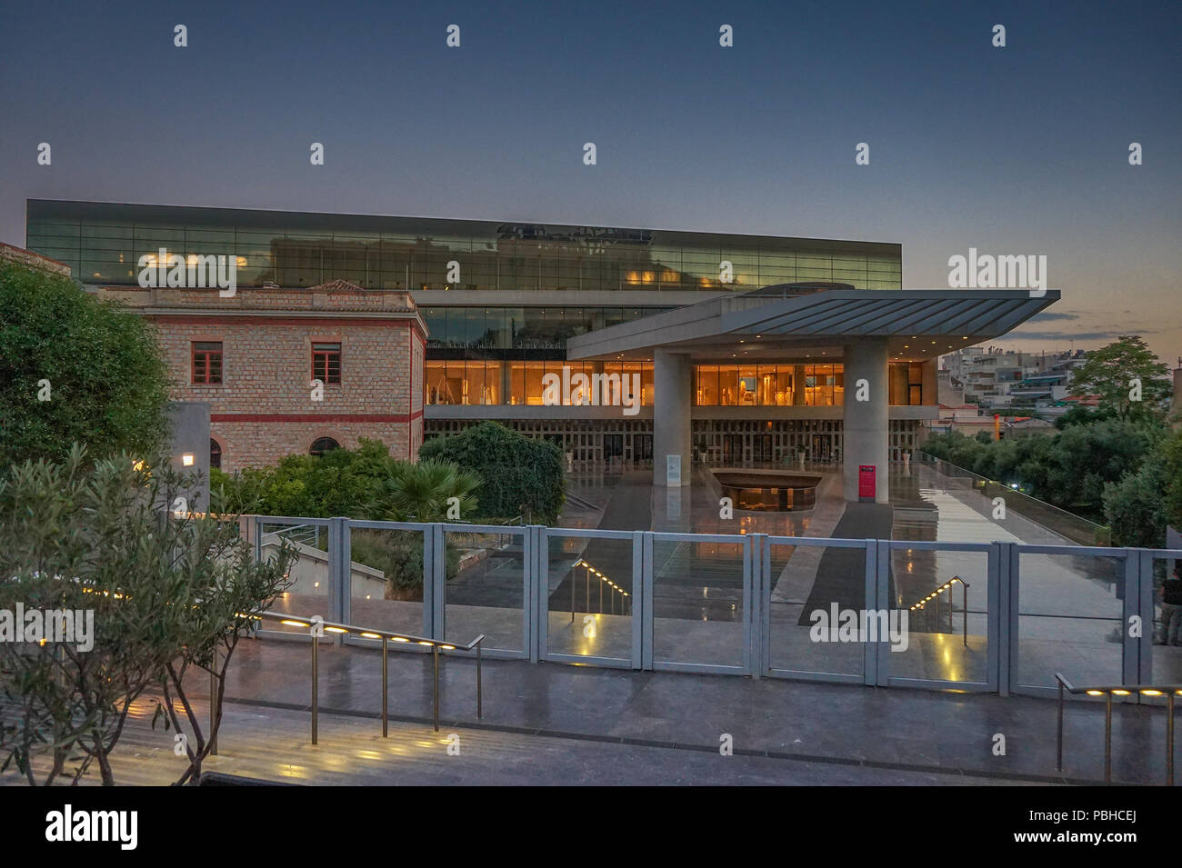 New acropolis museum parthenon gallery hi-res stock photography and ...