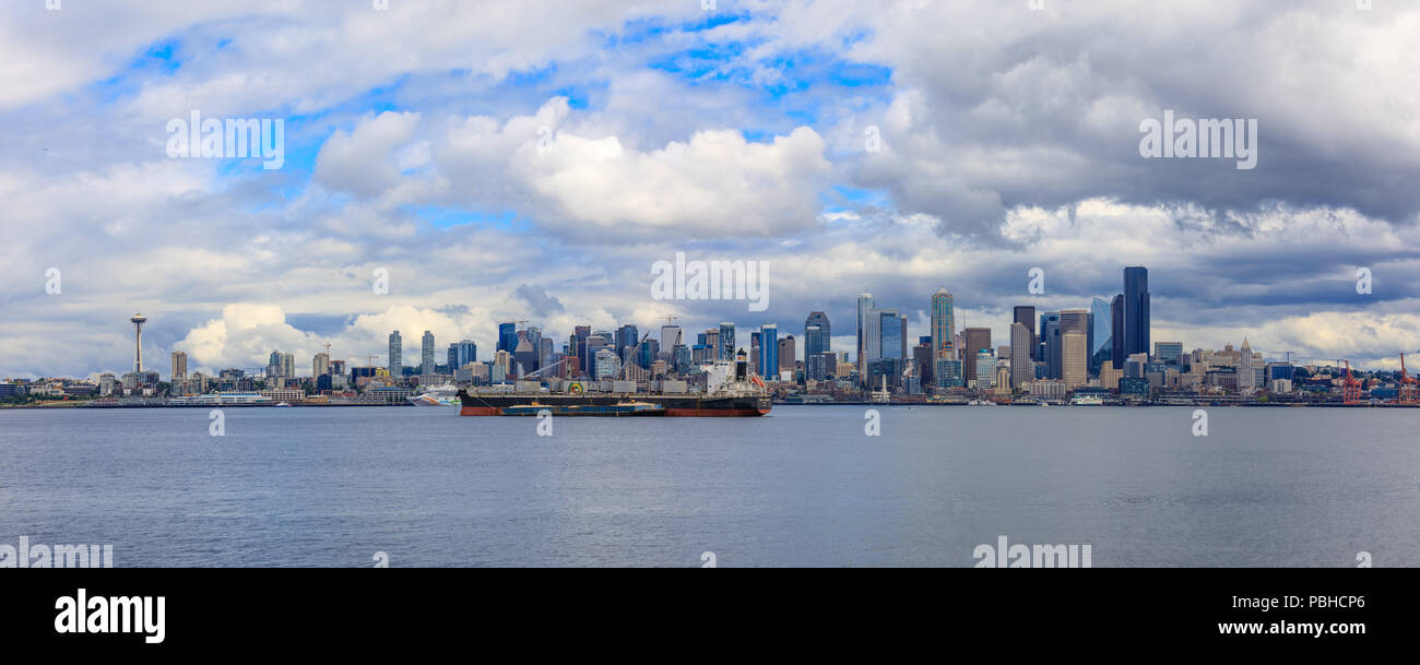 Seattle Skyline Panorama, cloudy day Stock Photo - Alamy