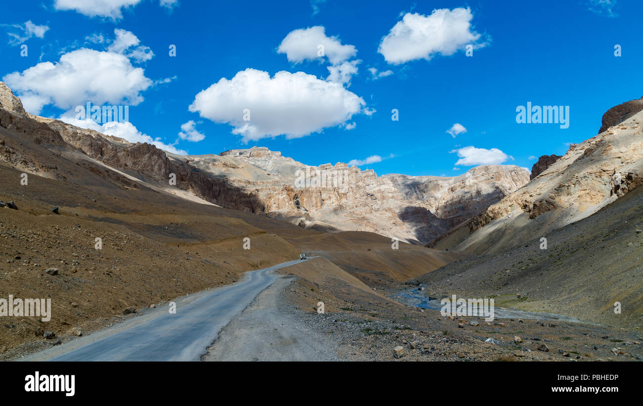 Beautiful himalayan view of ladakh region (Manali - Leh Road), Ladakh ...