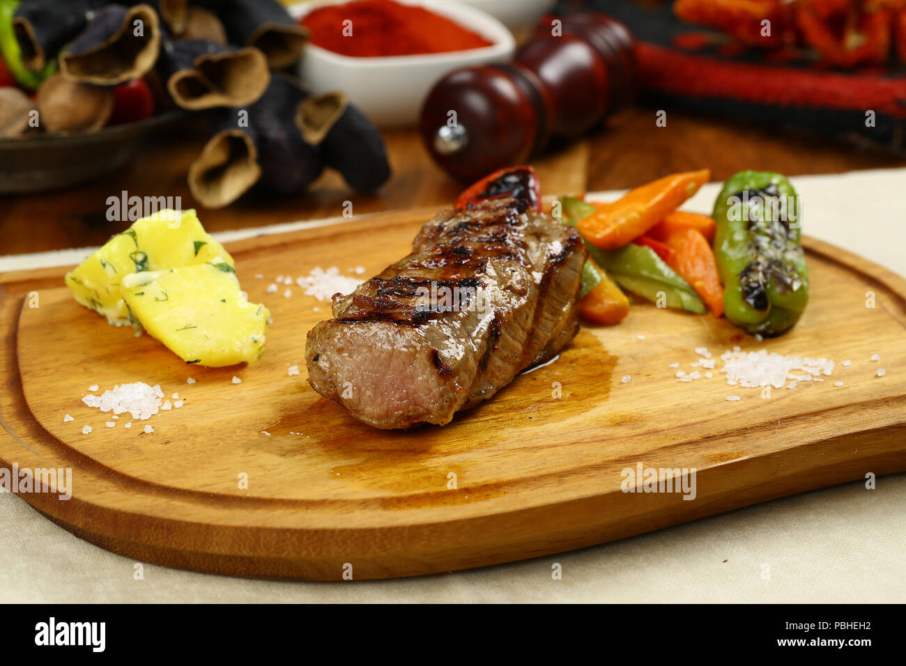 American steakhouse plate hi-res stock photography and images - Alamy