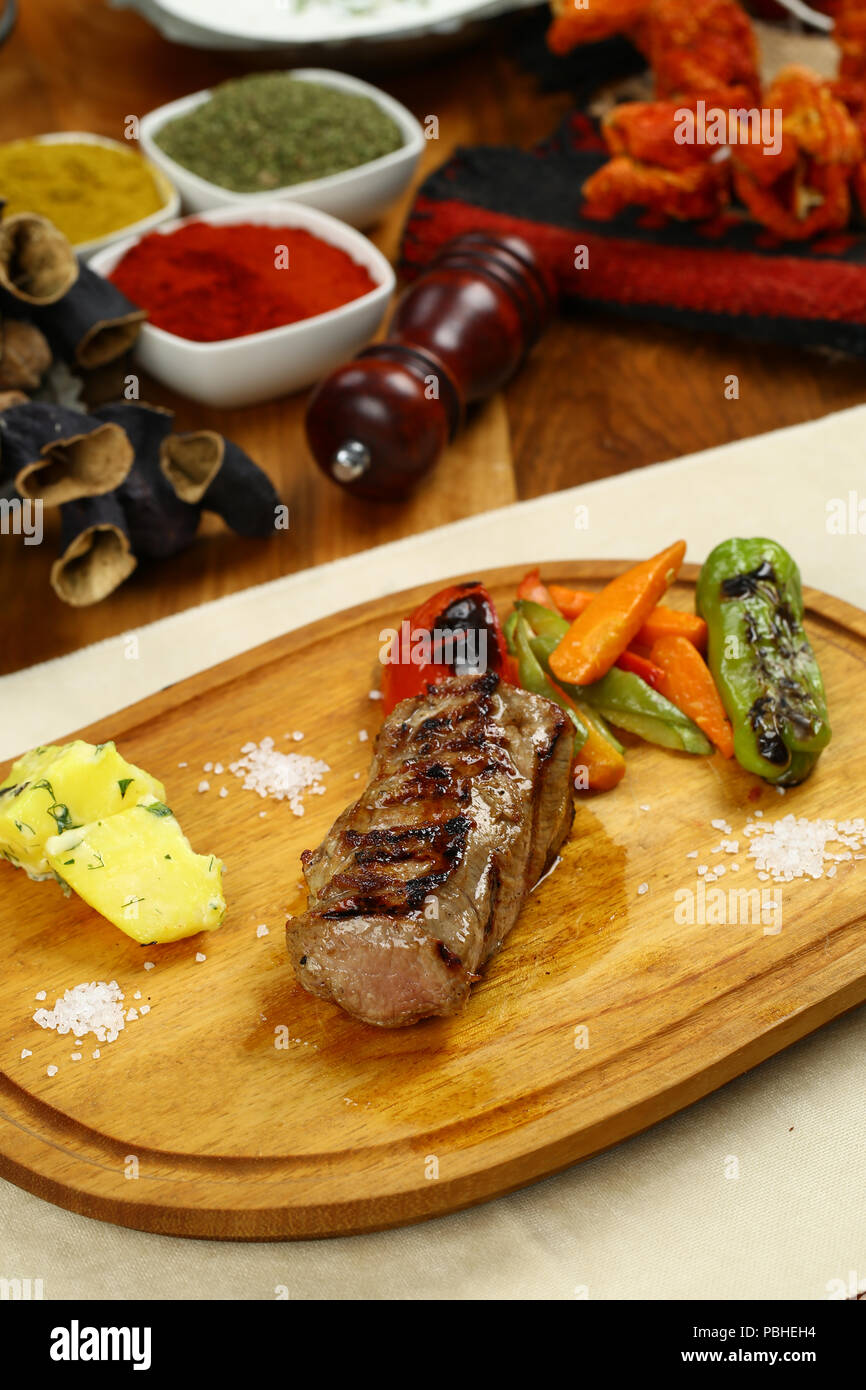 American steakhouse plate hi-res stock photography and images - Alamy