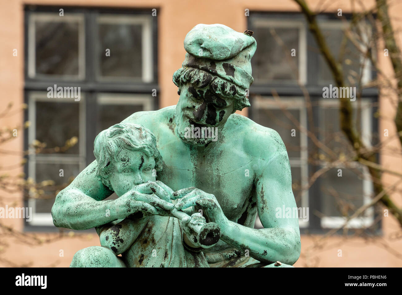 Statue flute player hi-res stock photography and images - Alamy