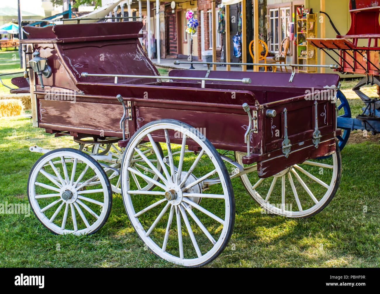Vintage Horse Drawn Wagon On Display Stock Photo - Alamy