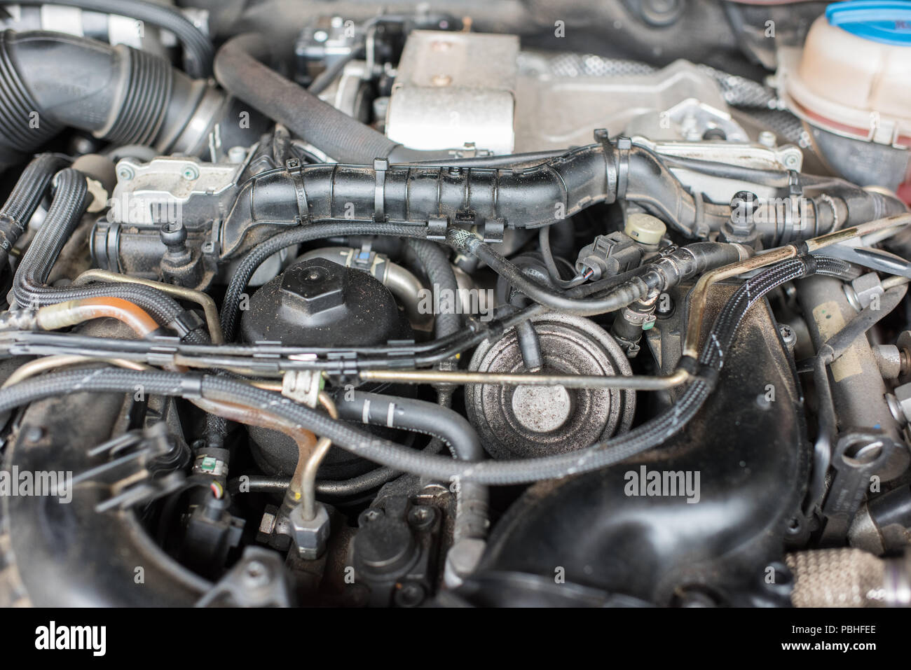 V6 engine and black hi-res stock photography and images - Alamy