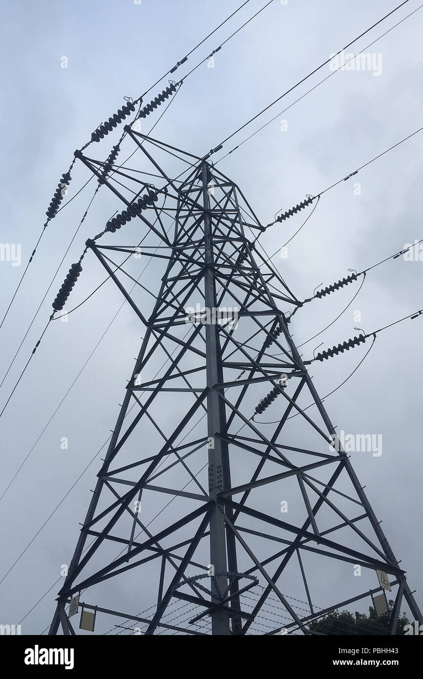 Single circuit transmission line hi-res stock photography and images ...