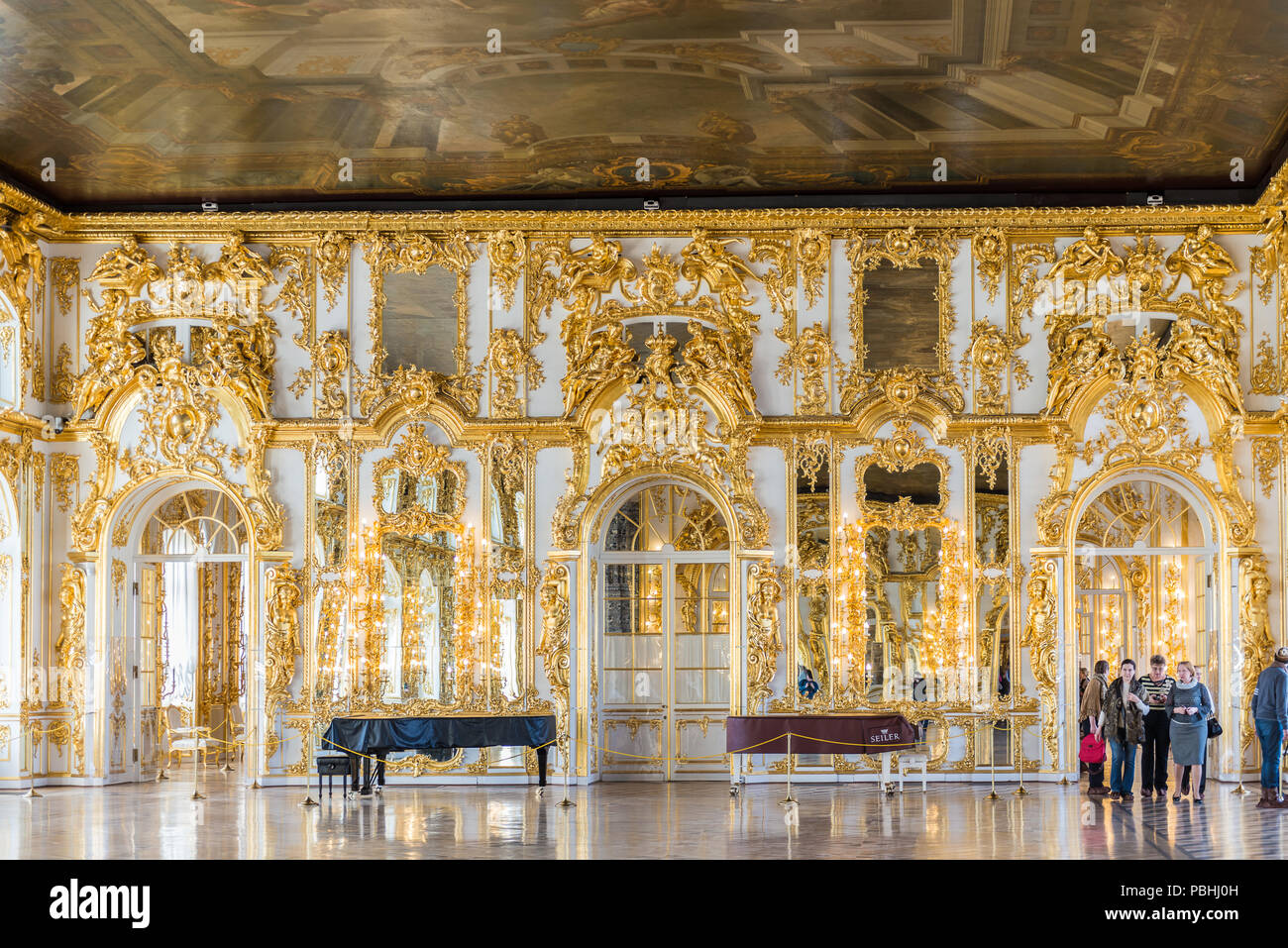 PUSHKIN, RUSSIA - OCT 25, 2012: Ball room of the Catherine Palace ...