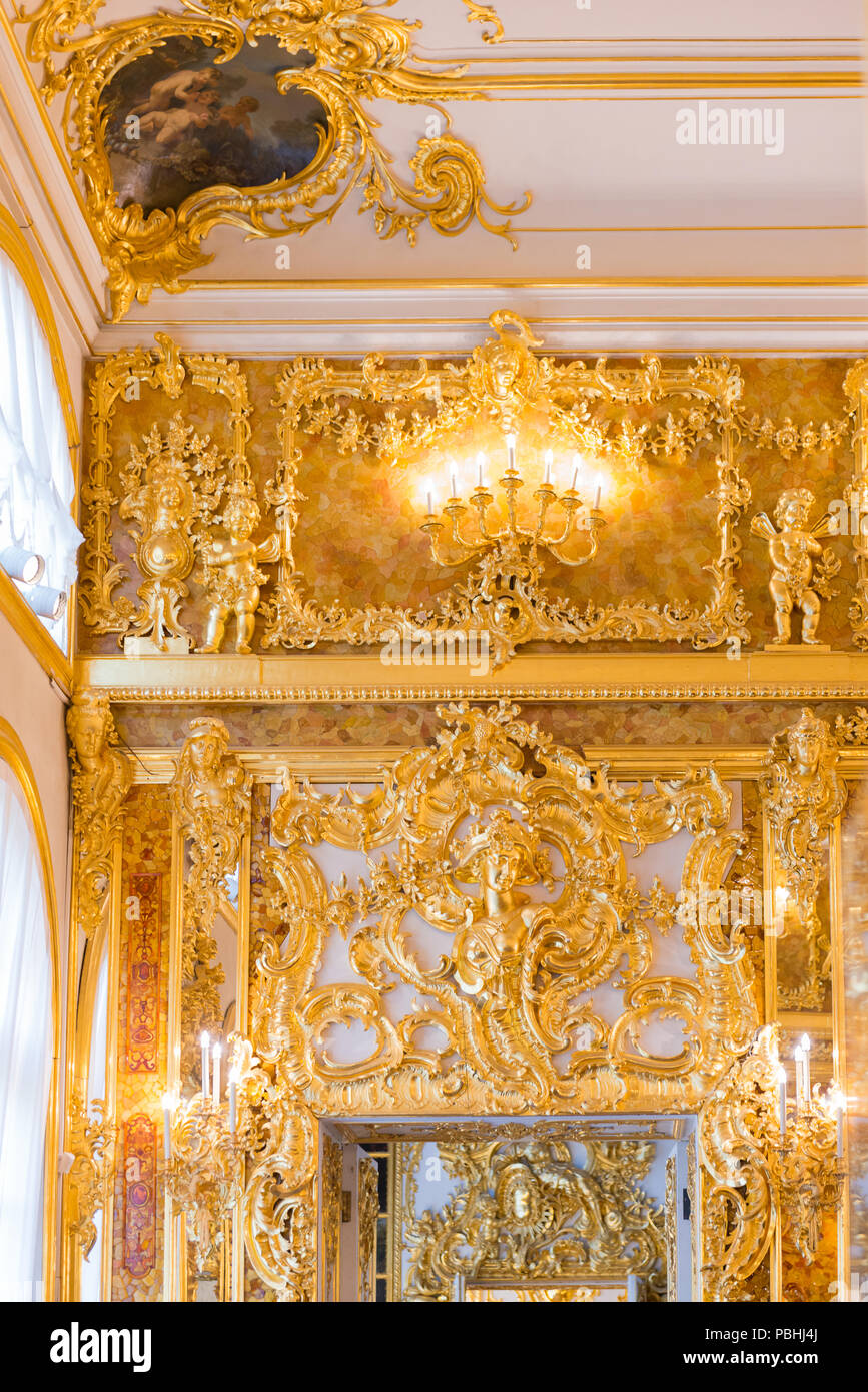 Amber room hi-res stock photography and images - Alamy