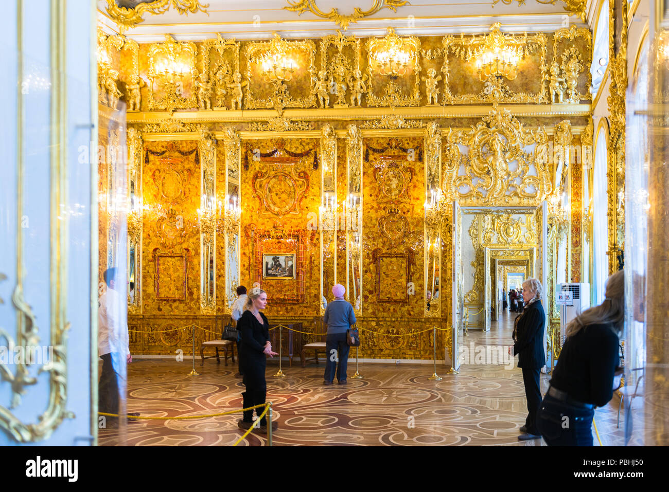 Amber room russia hi-res stock photography and images - Alamy