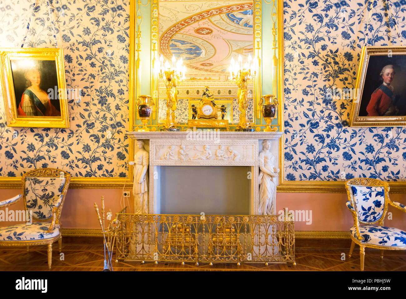 PUSHKIN, RUSSIA - OCT 25, 2012: One of the room of the Catherine Palace ...