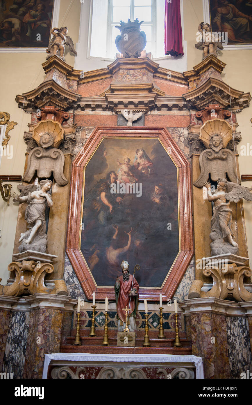 DUBROVNIK. CROATIA - AUG 21, 2014: Interior of the Church of Holy ...