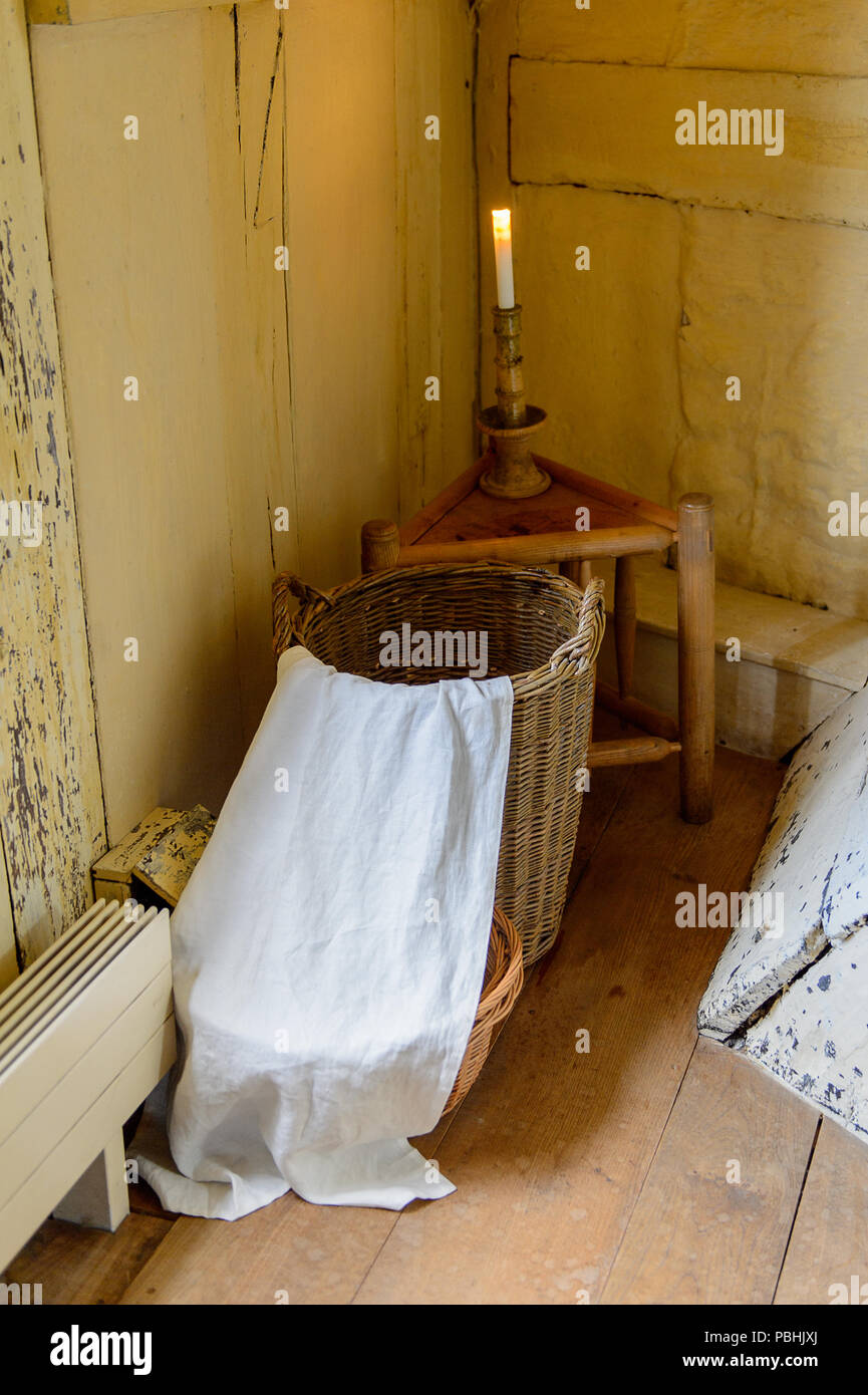 Shakespeare birthplace interior hi-res stock photography and images - Alamy