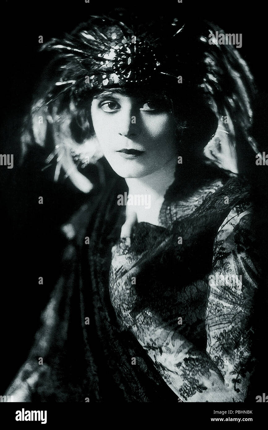 Theda bara hi-res stock photography and images - Alamy