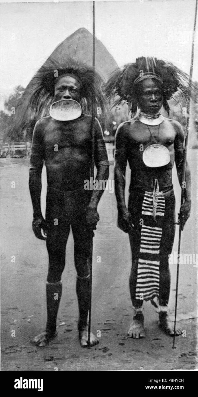 Mekeo traditional dress papua new guinea hi-res stock photography and ...