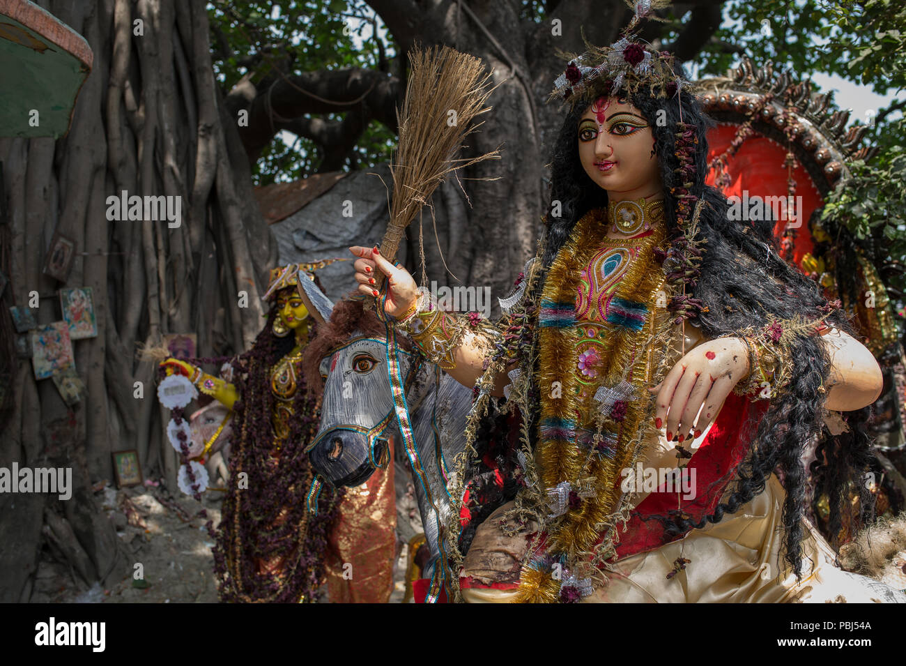 Indian statues hi-res stock photography and images - Alamy